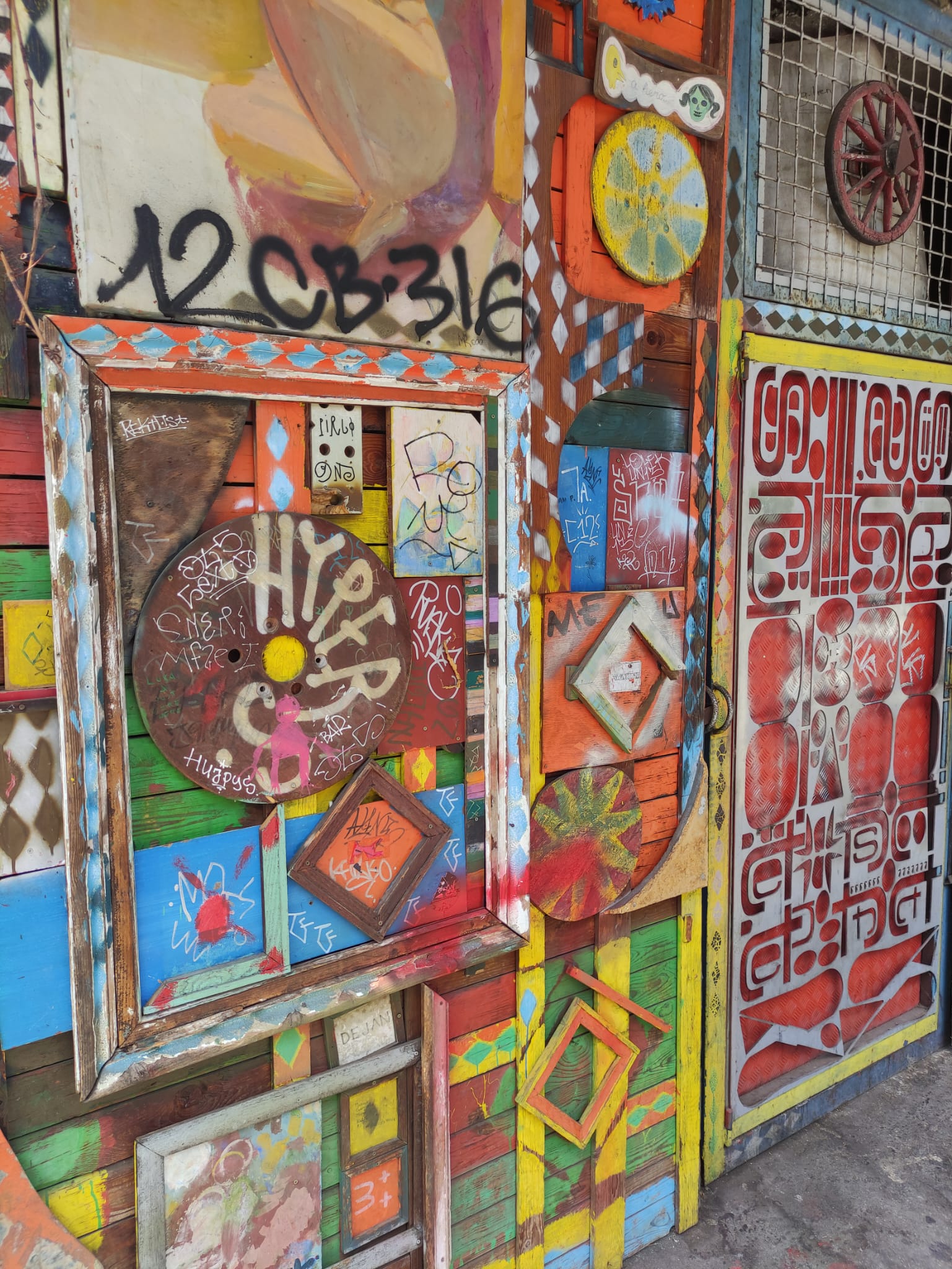 Hyper wall - ArieBananas Art and AI stories