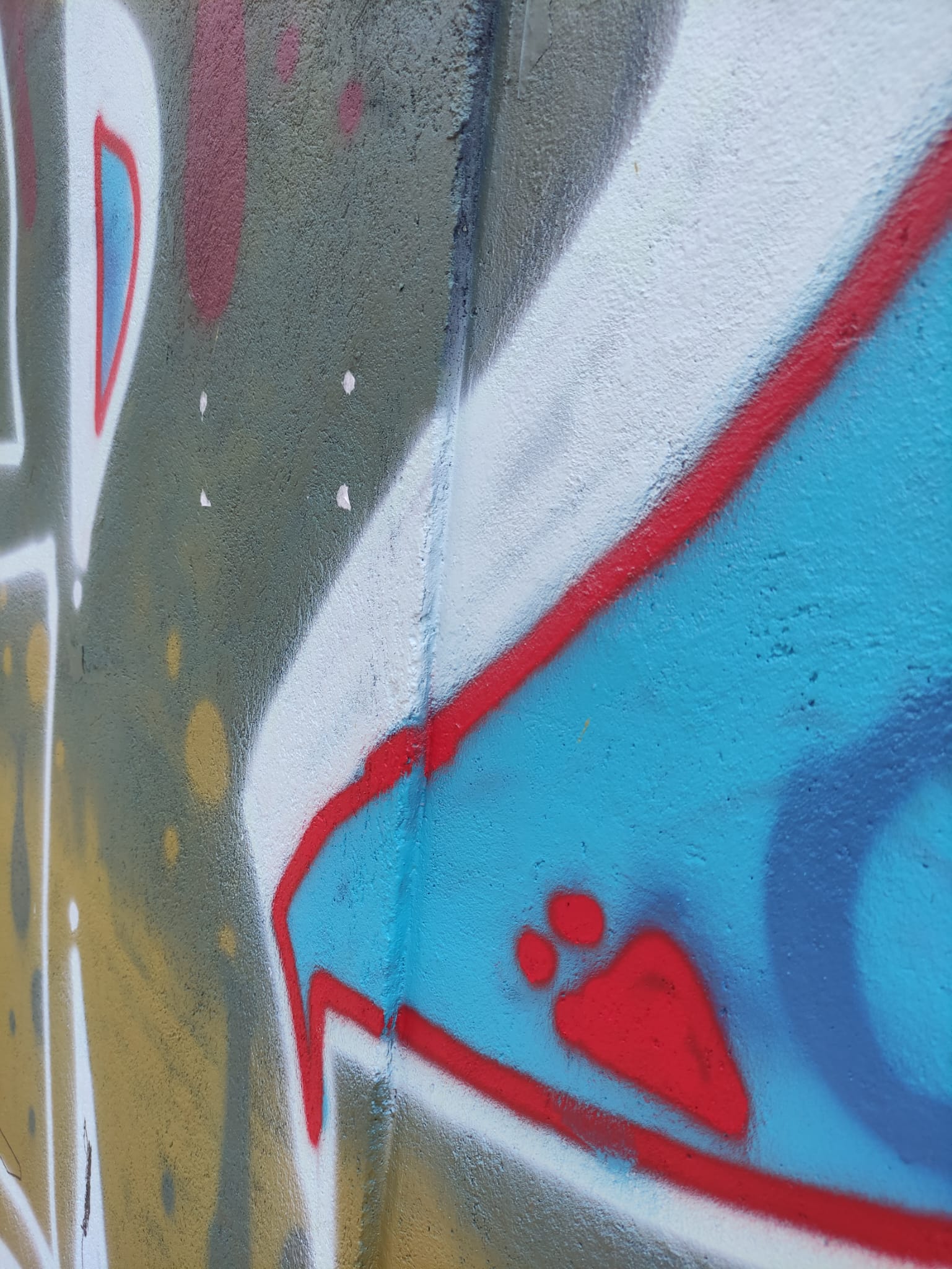 Dot Dot Graffiti - ArieBananas Art and AI stories